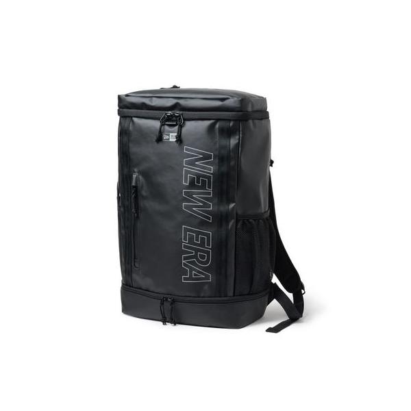 【コメント】ボックス型のシルエットが特徴的なボックスパックは、その構造から余分な隙間を生まず効率的な収納が可能。タウンユースから通勤・通学まで幅広くニーズを満たす使い勝手の良さで支持を集めます。滑らかな光沢感と耐候性が特徴のTPU加工を施し...