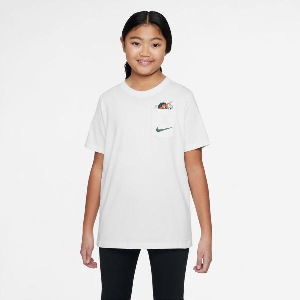 ナイキ YTH NSW BOXY PKT S/S Tシャツジュニア Tシャツ軽量のコットン素材を使用した、定番のフィット感のTシャツ。柔らかく快適な着心地です。コットン100%洗濯機洗い可能?※掲載画像の仕様・デザイン・カラー等が予告なく変...
