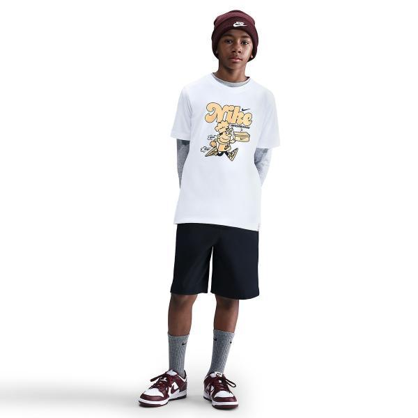 ナイキ YTH NSW OC FUN S/S Tシャツジュニア Tシャツコーデをクールに決めるアイテム。 柔らかくて軽いコットン素材を使用したこの定番のTシャツは、ゆったりとしたフィット感で普段使いに最適です。コットン100%洗濯機洗い可能...