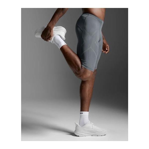 【コメント】MCSランコンプショーツ MA5331Bは、ランニングが脚に与える影響を詳細に研究して開発されました。MCS(マッスル・コンテインメント・スタンピング)の画期的なサポートシステムは、筋肉、腱、筋膜の主要なグループを解剖学的にマッ...