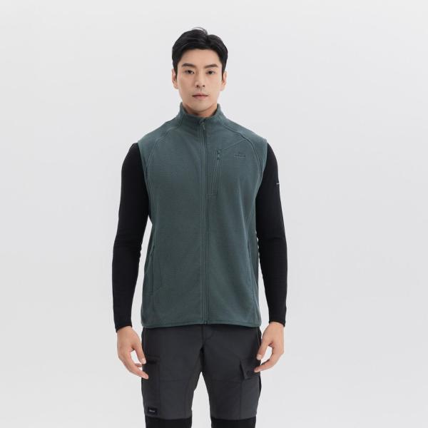 【コメント】暖かく、透湿性に優れたエコデザインのフリースベスト。低頻度のハイキングに。お求めやすい価格。■素材と構造防寒性のある起毛インナーレイヤーとアウターレイヤー(200g/平方メートル)。ハイネック。■機能性身体から出る汗を逃がすポリ...