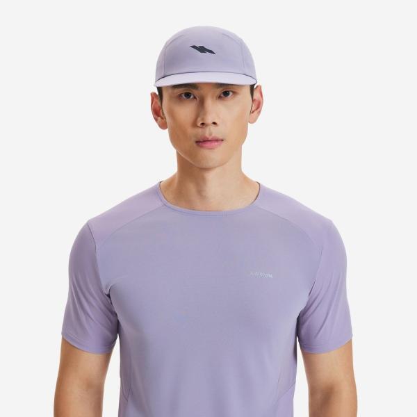 軽量性と吸汗速乾性を追求したロードランニング用キャップ。・吸汗速乾性＆通気性汗を吸収し涼しく保つ速乾性の主要素材に加え、サイドのレーザーマイクロパーフォレーションと背面の開口部で通気性を最適化。活動中の快適さを維持します。・超軽量＆コンパク...