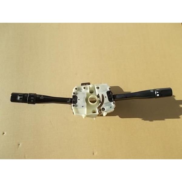 **** 商品説明を必ずご確認ください ****部品管理番号：220303000761500メーカー純正品番：35250-SD5-J12部品名：ディマースイッチ部品区分：リサイクル品管理品番：32880車名：トゥデイ車両タイプ名：5ドアハッ...