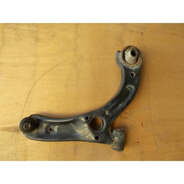 **** 商品説明を必ずご確認ください ****部品管理番号：240607000151720メーカー純正品番：48068-B2190部品名：右Fロアアーム部品区分：リサイクル品管理品番：34564車名：ムーヴ車両タイプ名：5ドアハッチバック...