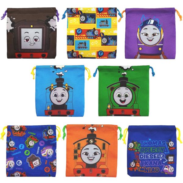 「きかんしゃトーマス」デザインの「きかんしゃトーマス巾着袋」です。表裏で異なるイラストのデザインになっています。〇サイズ：約H150×W150mm〇全８柄　各１枚※製品の製造過程により、糸の縒れ、ほつれ、色移り、色抜け等ある場合がございます...
