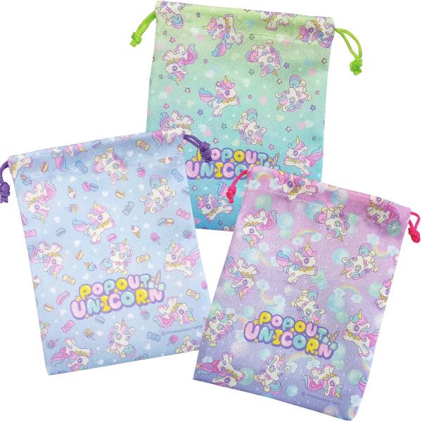 かわいい「ユニコーン」デザインの巾着袋「POP OUT UNICORN 巾着」です。両面同柄で表面にロゴが入っており、小物入れにピッタリの大きさになっております。〇サイズ：約H185×W140mm〇全3柄　各1枚※製品の製造過程により、糸の...