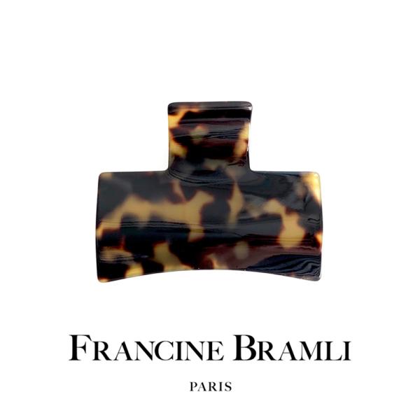 ・ベーシックなカラーでどんなヘアスタイルにも馴染み、大人っぽい雰囲気を演出します。・さっと簡単に髪をまとめられ、アレンジの幅も広がります。素材Cellulose acetateサイズ長さ62mm 高さ50mm 幅40mm重さ21g【フランシ...