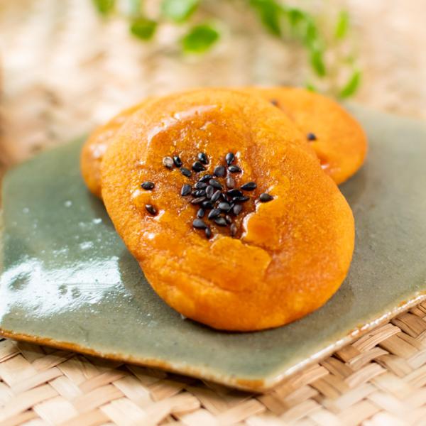 いも焼き菓子 ひがしやま。ミニ(10枚)四万十川流域界隈で収穫された幻のにんじん芋をつかい、バターと砂糖、白餡を少し足したのみの芋の甘さと香りを感じる、スイートポテト風の商品に仕上げた人気の焼き菓子・ひがしやま。がミニサイズとなって登場。ひ...