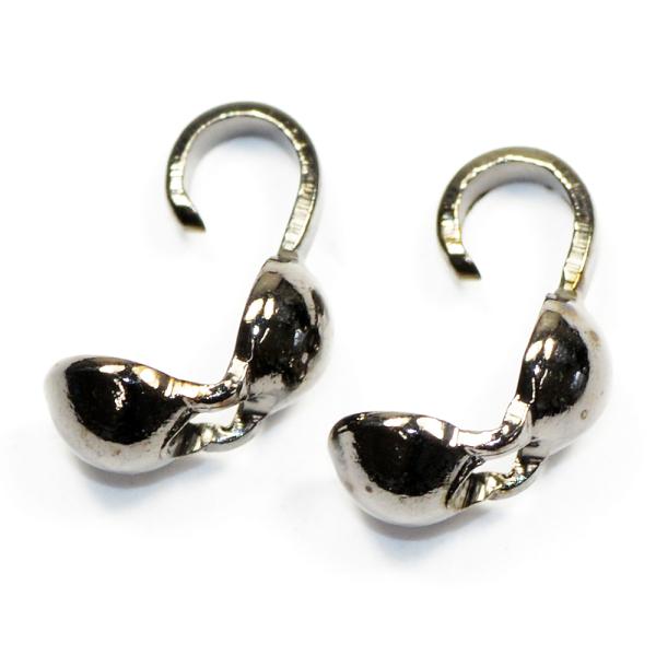 ●表示価格は６コ入りの値段になります。●テグスに留め具をつけるための始末をするアクセサリ金具です。●つぶし玉（かしめ玉）とセットで使用しますがこの「中サイズ」はネックレスに使用するケースが多いです。●こちらのボールチップ中・穴大には穴が通常...