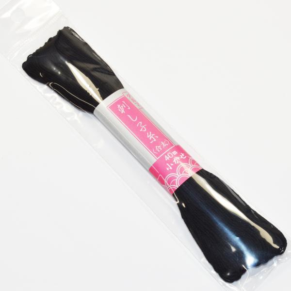 素材：綿・コットン100%糸長：40m特徴：ステッチがはっきりと表現できる少し太めの刺し子糸。糸の色が途中で変わる段染め糸は個性的な作品づくりにおすすめの糸です。生産国：日本メーカー：DARUMA 横田株式会社（出来る限り本来の色と同じよう...