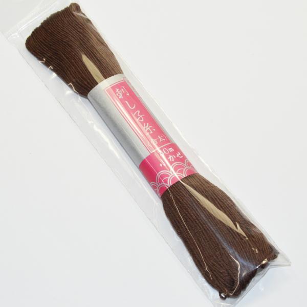 素材：綿・コットン100%糸長：40m特徴：ステッチがはっきりと表現できる少し太めの刺し子糸。糸の色が途中で変わる段染め糸は個性的な作品づくりにおすすめの糸です。生産国：日本メーカー：DARUMA 横田株式会社（出来る限り本来の色と同じよう...