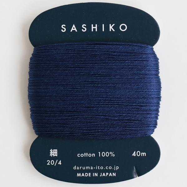 素材：綿・コットン100%糸長：40m特徴：4本撚りの最も標準的な太さの刺し子糸。細かな柄から大きな柄まで刺しやすい太さです。 お好きな長さにカットしやすく、収納もしやすいカード巻の糸です。生産国：日本メーカー：DARUMA 横田株式会社（...