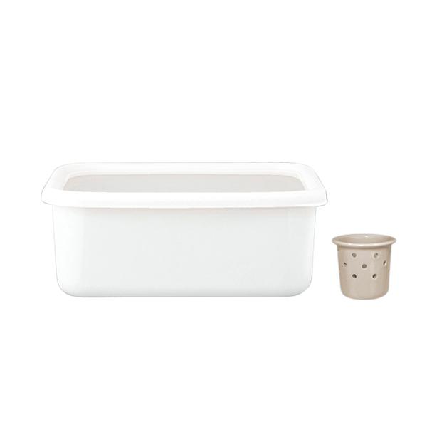 「ちょっとぬか漬け容器」はホーロー製。ホーローは表面がガラス質で出来ているため、においがつきにくく酸や塩分に強いので食品の保存に適している。<br>食品とふれていても化学反応が起こりにくく、ぬか漬けに最適。<br>ぬ...