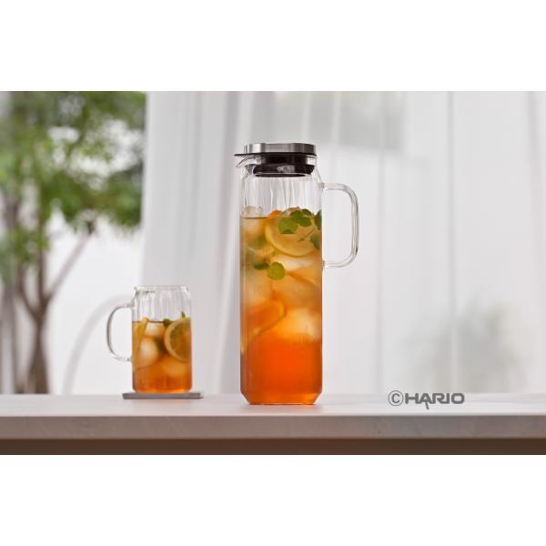 ■縦のラインが入ったガラスの美しさが際立つスタイリッシュなウォータージャグです。■耐熱ガラス製で色やにおいが付きにくく、熱湯での使用が可能です。■アレンジティーやハーブウォーターなど普段使いしやすいシンプルな形状です。■ステンレス製のフタで...