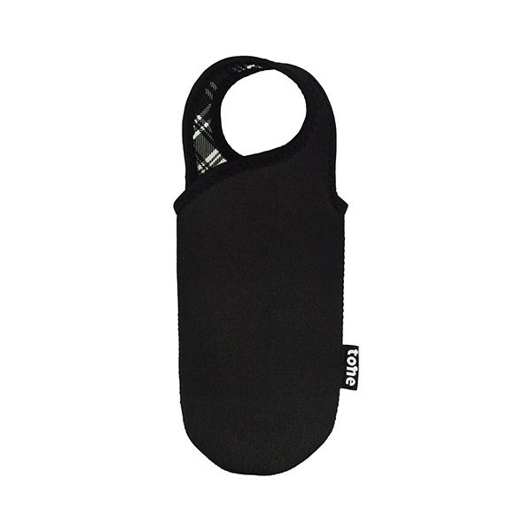 ステンレスボトルやペットボトルに使えるボトルカバーです。マイボトルがすっぽり入れられて、持ち運びやすい取っ手付き。素材にはウェットスーツなどにも使われるクッション性に富んだ特殊ゴムを採用。本体サイズ:約直径7.5×H18.5cm(取っ手を含...