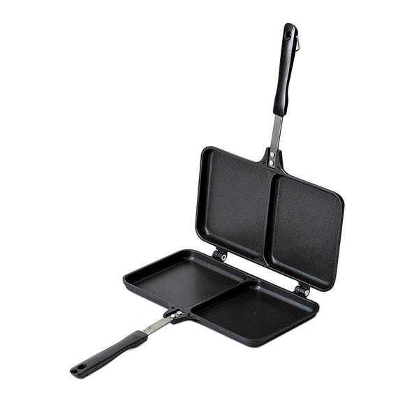 お家で楽しく手作り！おやつdeっseIIあつあつ出来立てでおいしい！食パンでホットサンド！1度に4個のホットサンドがつくれます。ふっ素樹脂加工で、こびりつきにくく、きれいに取り出しやすいです。製品サイズ:(約)全長36×幅25×高さ3.5c...