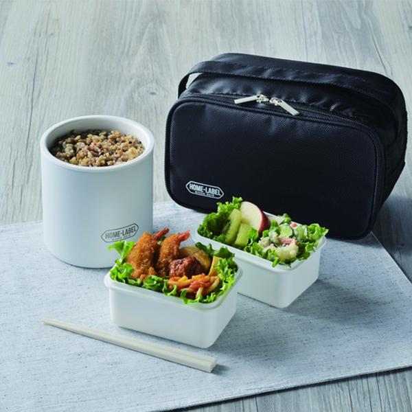 バッグ付で持ち運びやすい！ランチタイムにほかほかご飯を楽しめる♪電子レンジ対応（保温ケース・ふたを除く）。お茶碗(約)2.5杯分。真空二重構造で温かさ持続。収納時：幅21.5×奥行13×高さ13（持ち手含まず）、実容量：ご飯容器/520ml...