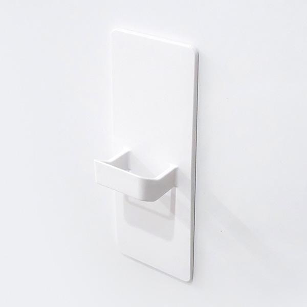 マグネットタイプですので、付け外しが何度でもでき、位置調整が簡単にできます浴室の壁を傷付けにくく、サビないラバーマグネット使用スプレータイプの洗剤がさっと取り出せて便利ですお好みの向きにスプレーボトルを掛けられる■材質：ABS樹脂・ゴム磁石...