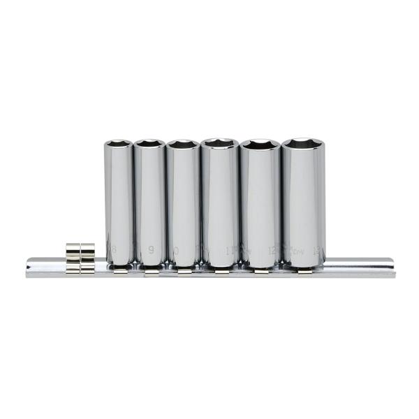 厳選されたクロームバナジウム鋼を鍛造・熱処理した、強靭で耐久性に優れたソケットです。奥まった場所やボルトが突き出たナットの脱着などにはディープソケットの使用をおすすめします。[差込角] 1/4"(6.3mm)[サイズ] 8、9、10、11、...