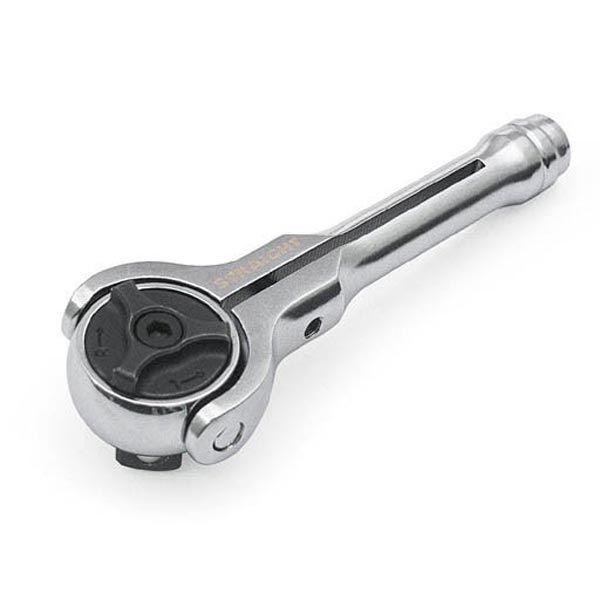 ヘッド部分が180°自由に回転するスイベル仕様と、手のひらに収まる超ショートハンドルにより、一般的なラチェットレンチでは作業出来ないような奥まった場所での使用におすすめのラチェットレンチです。[差込角] 3/8"(9.5mm)[全長] 95...