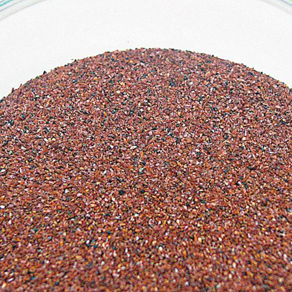 最も割安で切削力も中程度有る為、吹きっぱなしの屋外作業や大量にメディアを消費する作業に適したガーネットサンドです。[材質] ガーネットサンド[グリッド] (#)50〜70混合[重量] 20kg