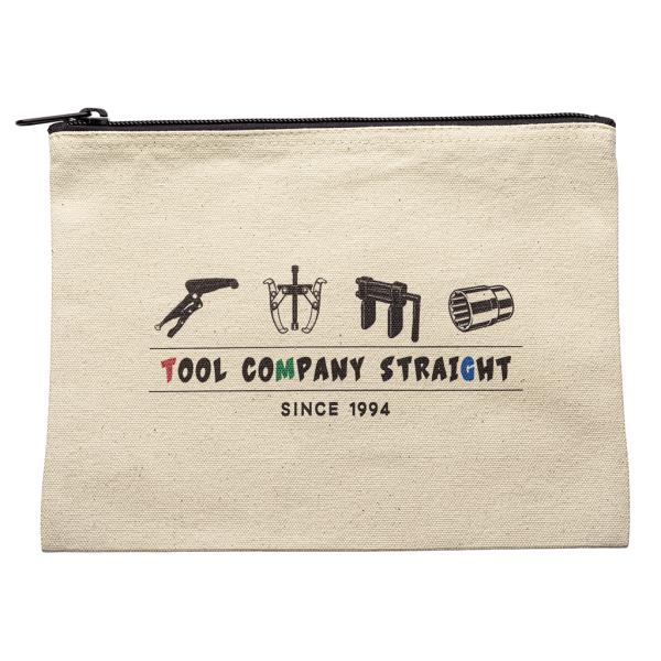 丈夫な12オンスの帆布生地を使用したファスナー付きポーチです。当社の人気商品をデザインにあしらったプリントを施しました。日用品の小物から工具まで様々な用途にご使用いただけます。[サイズ] 230×170(mm)[材質] コットン100％ (...