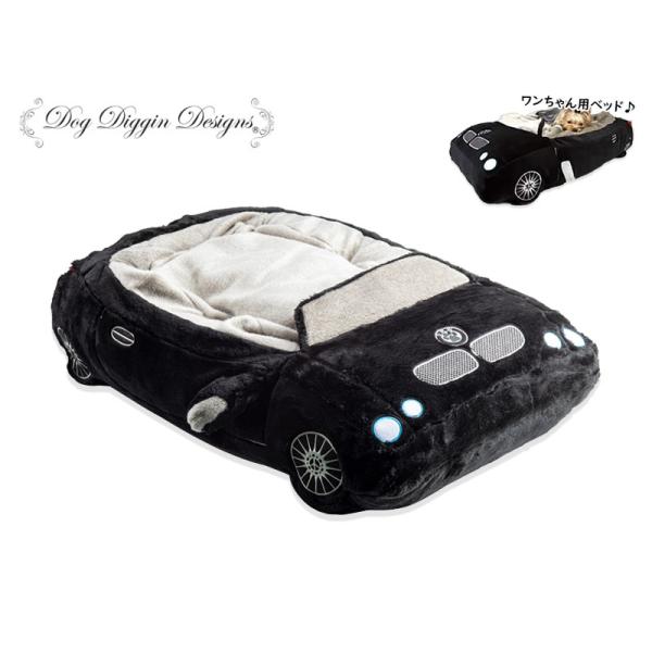 ☆ペットとペットを愛する人の生活を美しくスタイリッシュに提供するDog Diggin Designs。某有名カーをパロディしたベッドが入荷しました。後ろはクッションが出し入れできるようチャック付き。素材:ポリエステルサイズ：約80cm×約4...