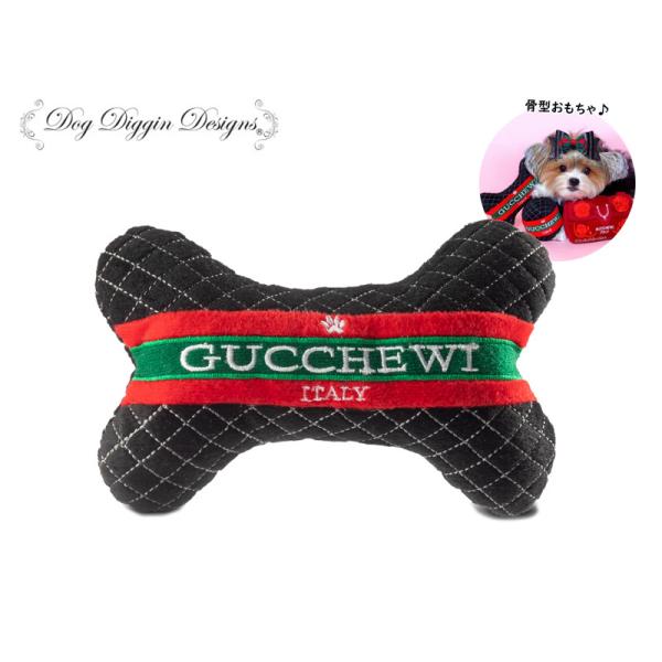 ☆ペットとペットを愛する人の生活を美しくスタイリッシュに提供するDog Diggin Designs。某有名ブランドをパロディした骨型デザインでとってもキュート！中に笛が入っているので、押すと音がします♪サイズ：縦約10cm×横約16cm×...