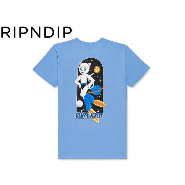 『Rip N Dip』』とは、スケートスポット（ストリート）で技をメイクしてすぐにその場を去るという意味でスケートと共に成長してきたブランド、猫モチーフデザインが特徴！！アトムパロディーなオリジナルアートワークプリントTシャツ♪L：着丈73...