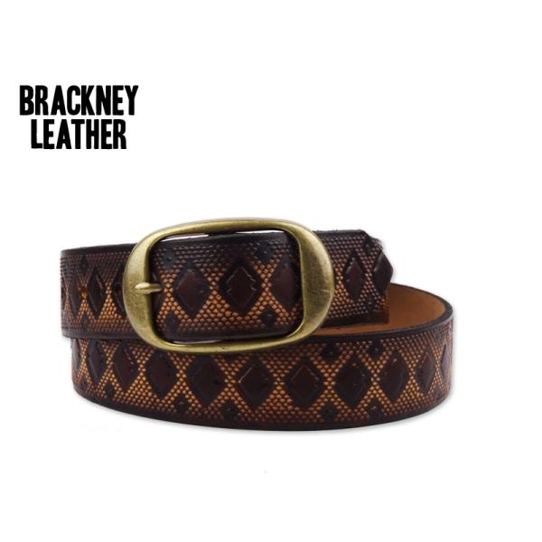 ☆本皮レザーの総型押しベルトです！アメリカンなデザインで、高級感も有り、大変良い雰囲気です！　【BRACKNEY LEATHER WORKS】アメリカのペンシルバニア州に本拠地を構え、「made in USA」にこだわり続ける物作りが特徴的...