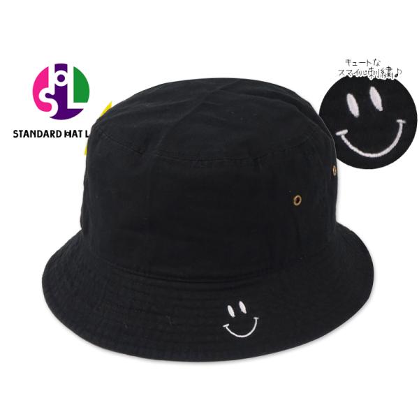 バイザー部分にさりげなくスマイルロゴを配置しました。風合いがとても良く被り心地もとても良いハットです。定番のスタイルであるバケットハットは幅広く男女問わず人気のアイテムです。バリュープライスも魅力的です♪気分に合わせて色を変えてみる事も楽し...