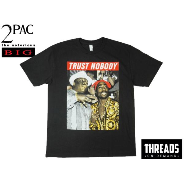 レジエンドラッパー　2pacとNotorious B.I.Gを落し込んだプリントTシャツ。定番のレーベルロゴがデザインのTシャツ公認のオフィシャルライセンス商品。CALIFORNIA発のアパレルブランド「THREADS ON DEMAND/...