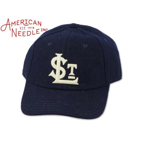 ウールとポリフランネル素材採用のレトロテイストなキャップ。フロントにはチームロゴ立体刺繍入り。内側にチームロゴを示すカスタムラベル。サイズ調整可能なストラップバックアジャスター仕様。 1913-1915年の間、アメリカで運営されていたプロ野...