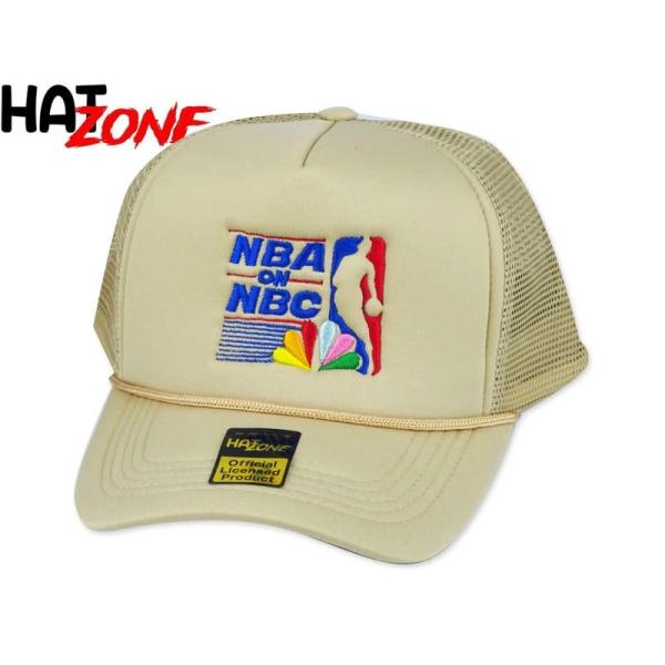 ユニークなパロディーカスタム刺繍やプリントを施した特徴的なデザインを展開するHAT ZONE。誰もが見た事のある企業ロゴ・スポーツ・映画と幅広ジャンルを網羅したデザインがUSメーカーならでは 遊び心あるプロダクト。フロントに刺繍デザインを配...