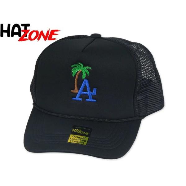 ユニークなパロディーカスタム刺繍やプリントを施した特徴的なデザインを展開するHAT ZONE。誰もが見た事のある企業ロゴ・スポーツ・映画と幅広ジャンルを網羅したデザインがUSメーカーならでは 遊び心あるプロダクト。フロントに刺繍デザインを配...