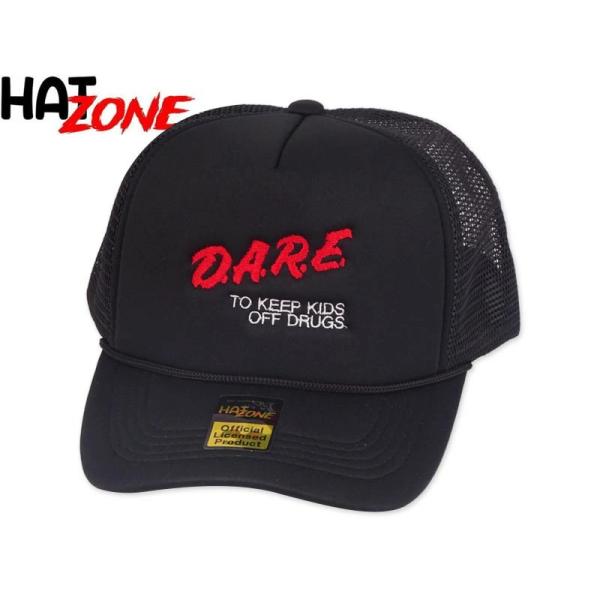 ユニークなパロディーカスタム刺繍やプリントを施した特徴的なデザインを展開するHAT ZONE。誰もが見た事のある企業ロゴ・スポーツ・映画と幅広ジャンルを網羅したデザインがUSメーカーならでは 遊び心あるプロダクト。フロントに刺繍デザインを配...
