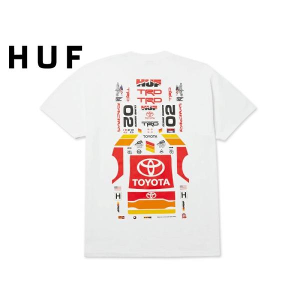 HUF（ハフ）とトヨタのモータースポーツ部門「Toyota Racing Development（トヨタ・レーシング・デベロップメント）」によるカプセルコレクション。フロントとバックにコラボロゴプリント入りTEE。L：着丈約69cm／身幅約...