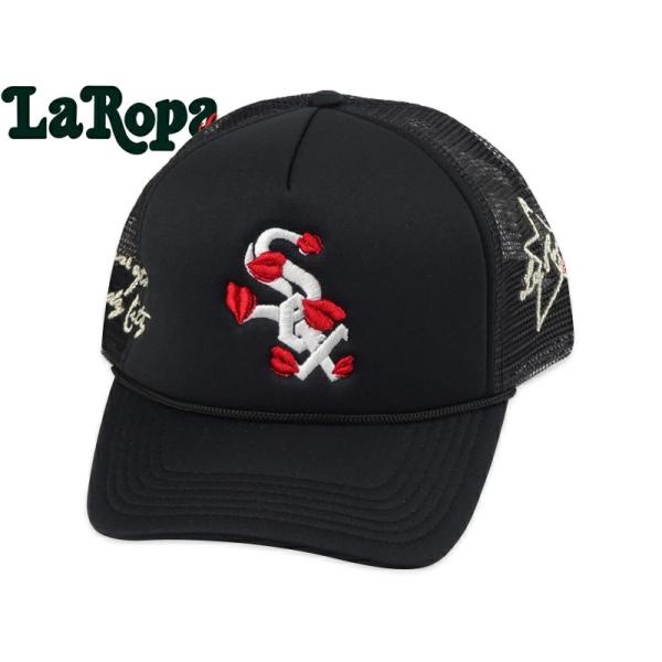 WSロゴにアイコンでもあるLIPデザインを刺繍。両サイドにはブランドロゴとシグネチャー刺繍入り。ウレタンフロントのメッシュバック。サイズ　：フリー、