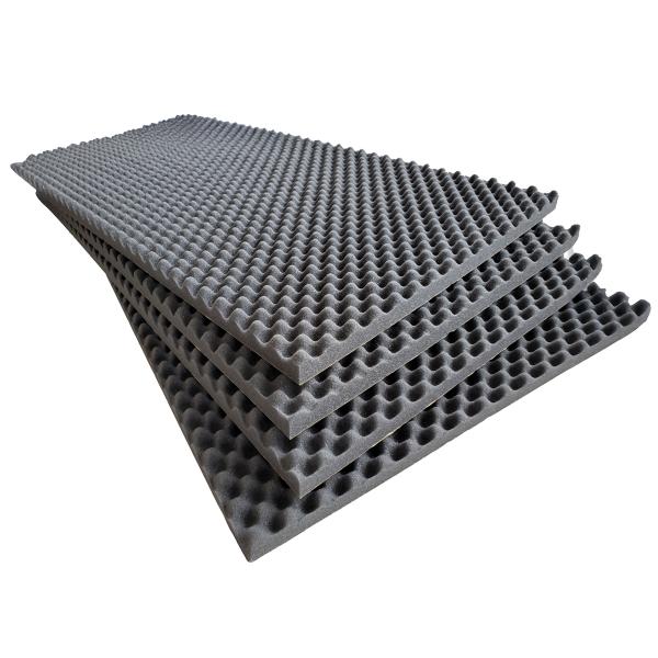 【商品詳細】テープ付きで簡単に壁に貼れる吸音材・防音材のシートです。■　販売サイズ　　【全面粘着付き】　　30mm厚×500mm×1000mm　4枚入り（たたみ１畳より大きめ）■　こんな用途に利用されています・　自作防音ボックスの消音材・　...