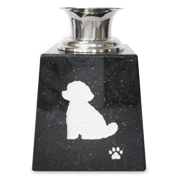 ●高級黒御影石とステンレス花筒の1本セットです。●石にはペットさんの絵が彫ってあります。●お水の交換がたいへん簡単です。●花筒は御影石から取り外せます。●御影石は本磨き(ぴかぴか)仕上げ。●ペットの絵は職人が一つ一つ彫っています。●絵柄に個...