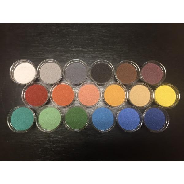 粒彩画アーティストの椿 AKOさんとコラボレーションした粒彩画用カラーサンド全１８色セット（各１００ｇ入り）です。　１．白　２．ぎんねずシルバー　３．灰色　４．黒　５．こげ茶　６．むらさき　７．べんがらレッド　８．オレンジれんが　９．にいろ...