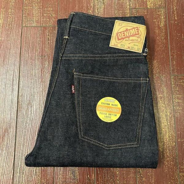 DENIMEのシルエットイメージのひとつである「テーパード」。裾にかけて綺麗に細くなるシルエットは、1960年代、ジーンズがカジュアルウェアとして脚光を浴びた時代に生まれたもの。そんなベーシックで普遍的なシルエットがこのBIGEモデルです。...