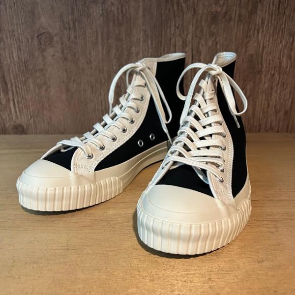 WEARMASTERS（ウエアマスターズ） by ATTRACTIONSLot.408 Jumpin' High Shoesブランドを象徴するオールドスクールスニーカー。150年の歴史を誇る国内屈指のファクトリーで職人が一足ずつ丁寧に仕込み...