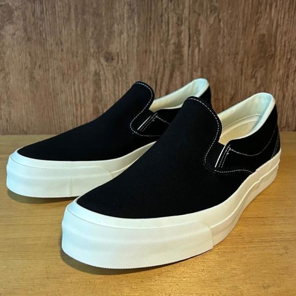 WEARMASTERS（ウエアマスターズ） by ATTRACTIONSLot.872 Slip-On（スリップ・オン）デッキソールを採用したモダンクラシックなスリッポンシューズ。アッパーはコットン100％のキャンバス生地。1930年代に甲...