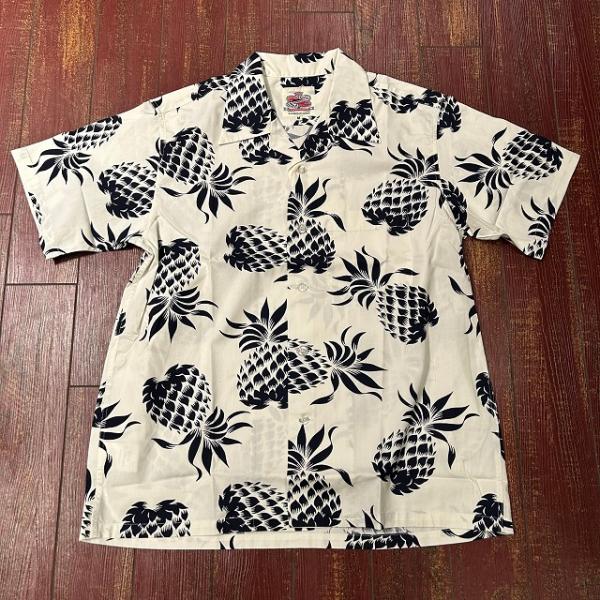 デューク・カハナモク　コットンハワイアンシャツ「デュークズパイナップル」DK378111950年代に作られたデューク・カハナモクのヴィンテージアロハシャツのなかでも代表的なデザインである「デュークス・パイナップル」をコットン素材で復刻。プリ...