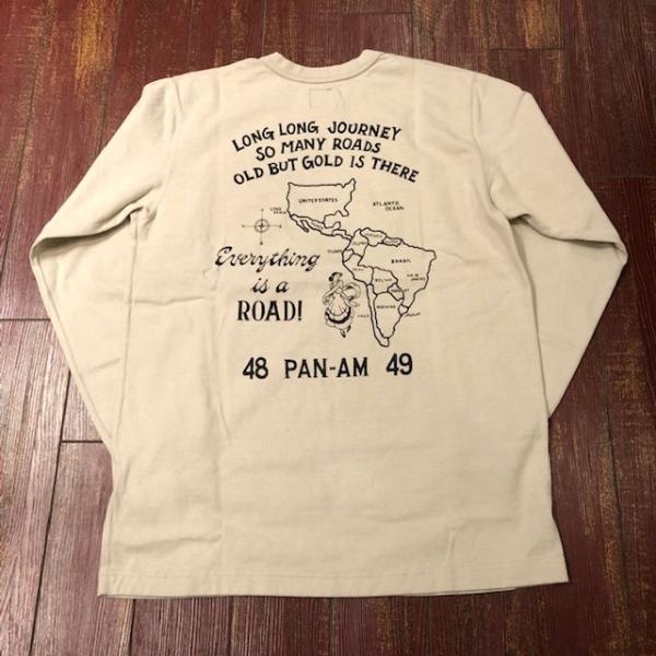 ウエストライド ポケット付きプリントロンT　22-02ライトウェイトなコットン生地で仕立てられた一枚。丸胴の吊り編み機で編み立てた後にサイドを割りダブルシームで縫製するなど非常に手間のかかる工程を得て制作。そのため丸胴に見られるヨジレなどの...