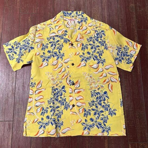 サンサーフ　ハワイアンシャツ「ジンジャーリリー」SS39221可憐に花を咲かせるジンジャーリリー。ハワイには1900年代初頭に持ち込まれ、カヒリジンジャーやホワイトジンジャーと共にレイ・フラワーとして人気の花である。レイに使われる花はアロハ...