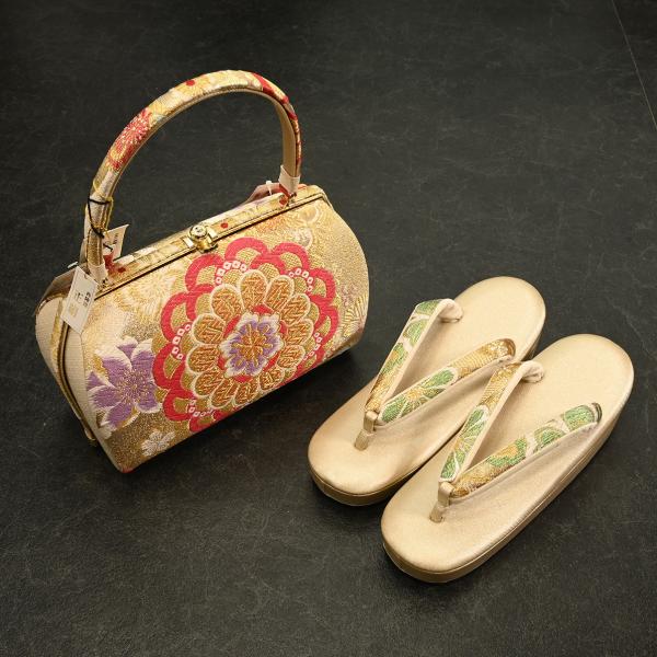 草履バッグセット/Mサイズ/23~23.5cm/※ケース（箱）痛んでおります。※Webページにつき現物とは色が異なる場合があります。あらかじめご了承ください。