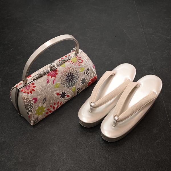 草履バックセット/振袖/Lサイズ/23.5~24.5ｃｍ※ケース（箱）痛んでおります。※履くことに異常はございません。※Webページにつき現物とは色が異なる場合があります。あらかじめご了承ください。