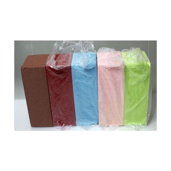 発色の優れたウレタン樹脂製フォームです♪給水させて生花を挿したり、乾いたまま　プリザーブドフラワーや造花に使います！